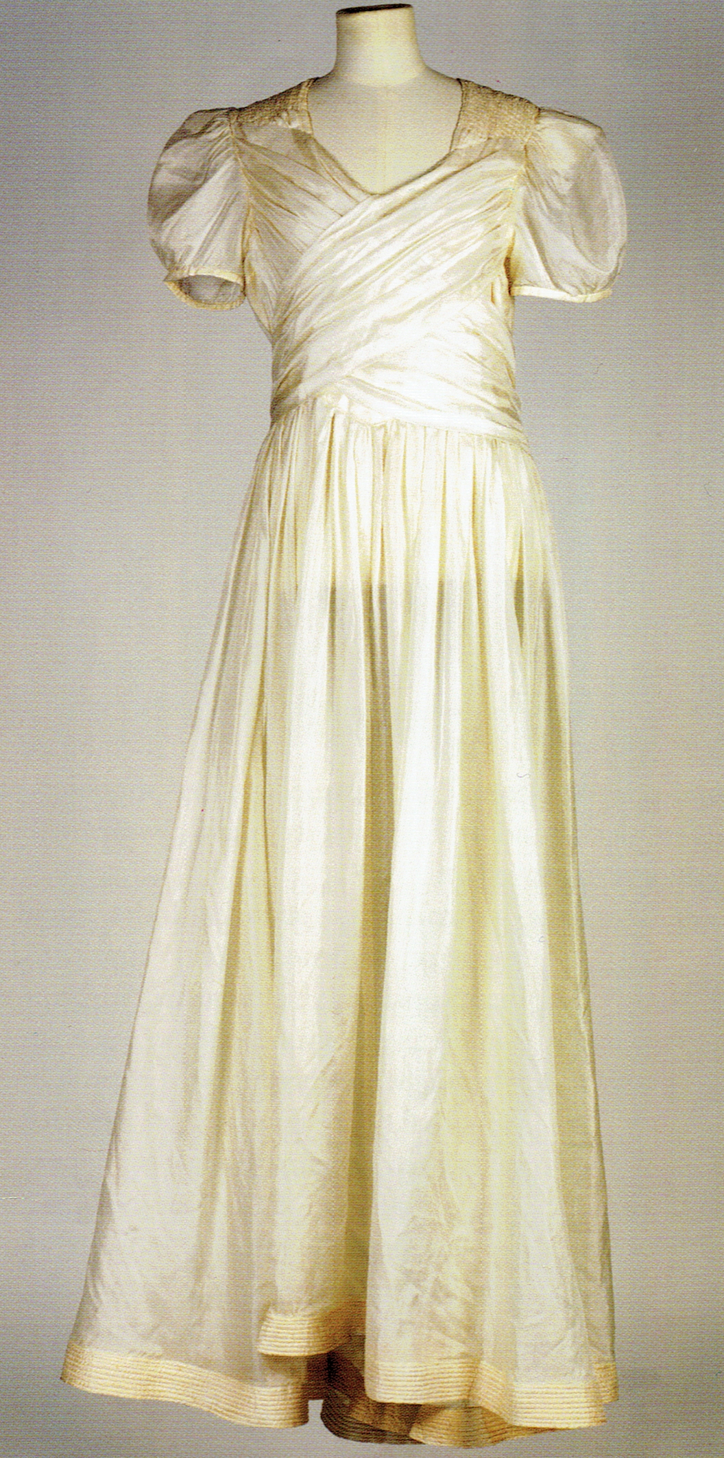 Wedding Dress – Hannah Howe